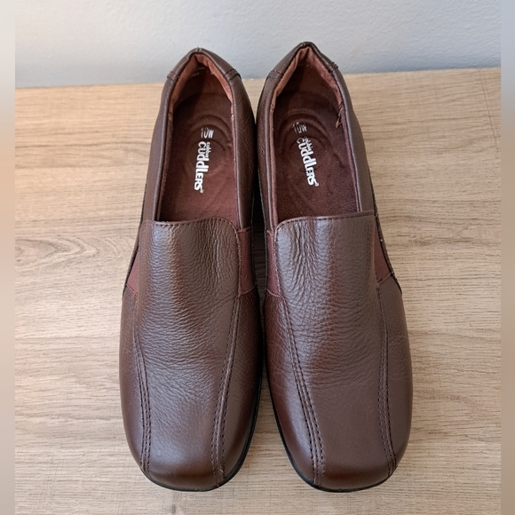 Cobbie Cuddlers | Shoes | Cobbie Cuddlers Brown Leather Shoes Flats ...